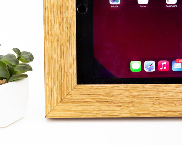 Natural Oak Frame for iPad and Samsung Tab – EventFrame